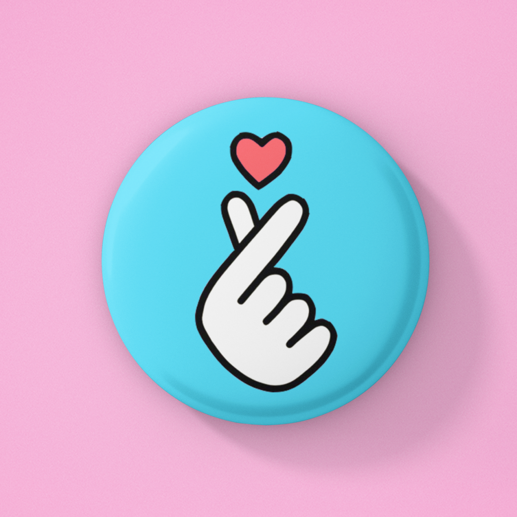 Finger Heart Badge – THEKFANDOMSTORE